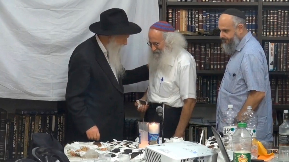 Ariel Cohen Alloro – with his Rabbi, Rav Ginsburgh, the eve of Yom ...